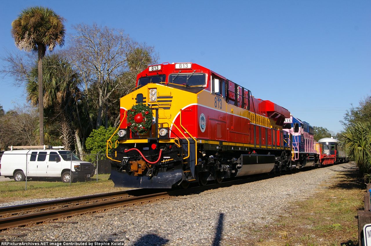 FEC 813 ON SANTA TRAIN